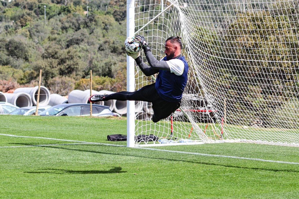 Guarda-redes Beto assina pelo Farense até final da época