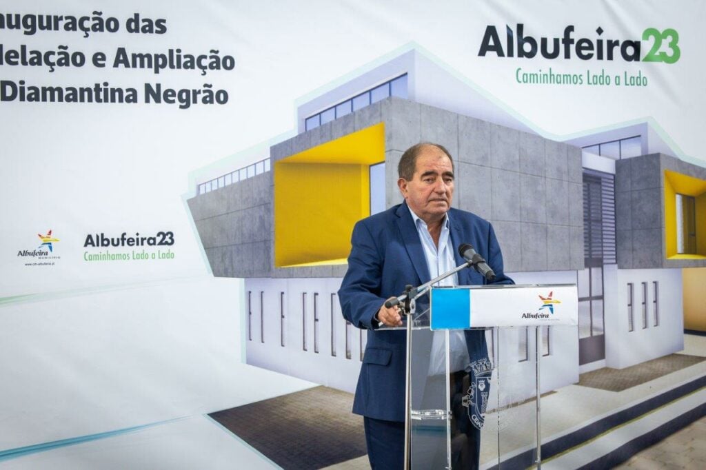 Renovação da Escola EB 2,3 Diamantina Negrão apresentada aos alunos no ...